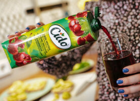 Tetra Pak launches tethered caps on carton packages - Food and Drink ...